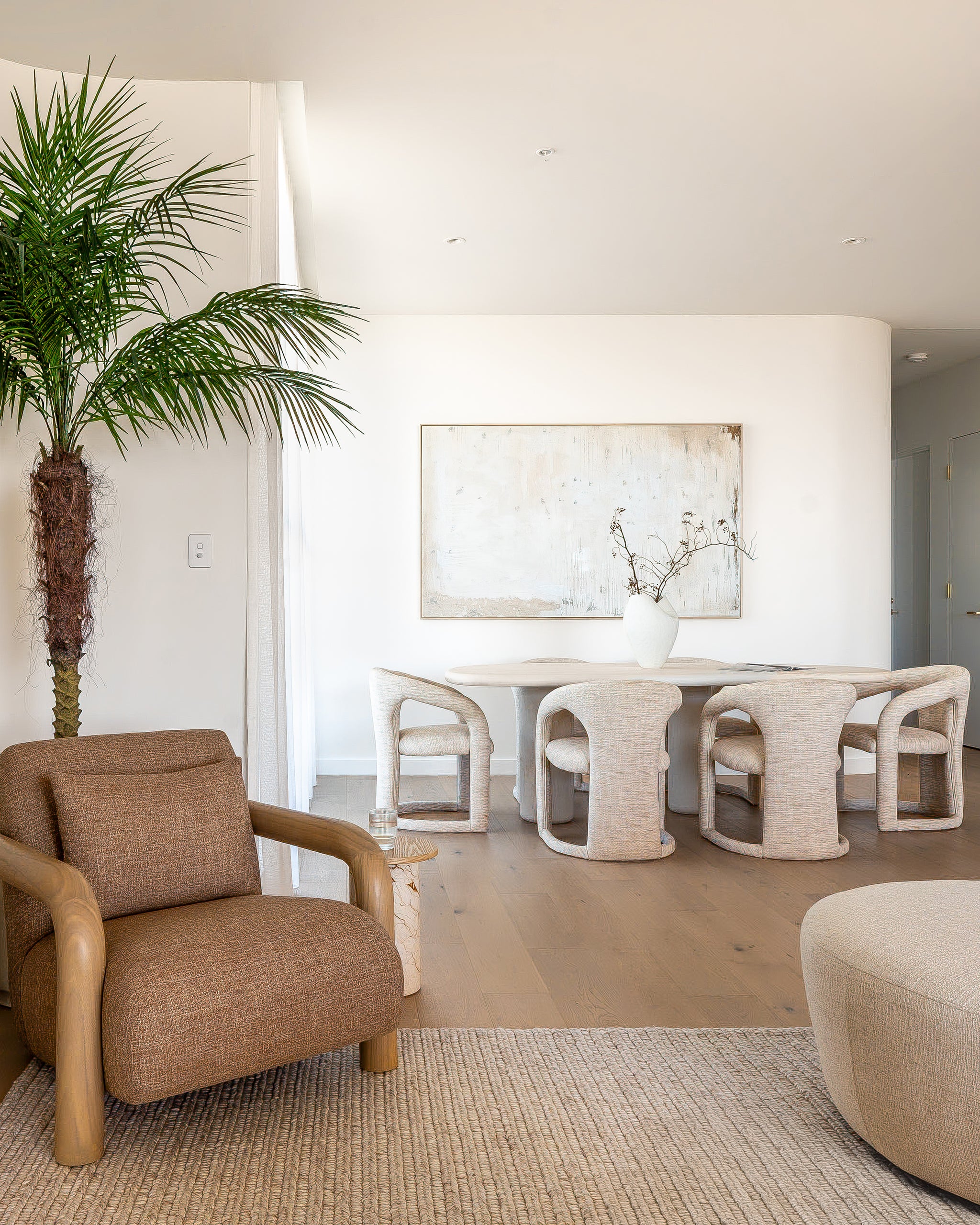 Mukalla Oval Dining Table – Uniqwa Collections